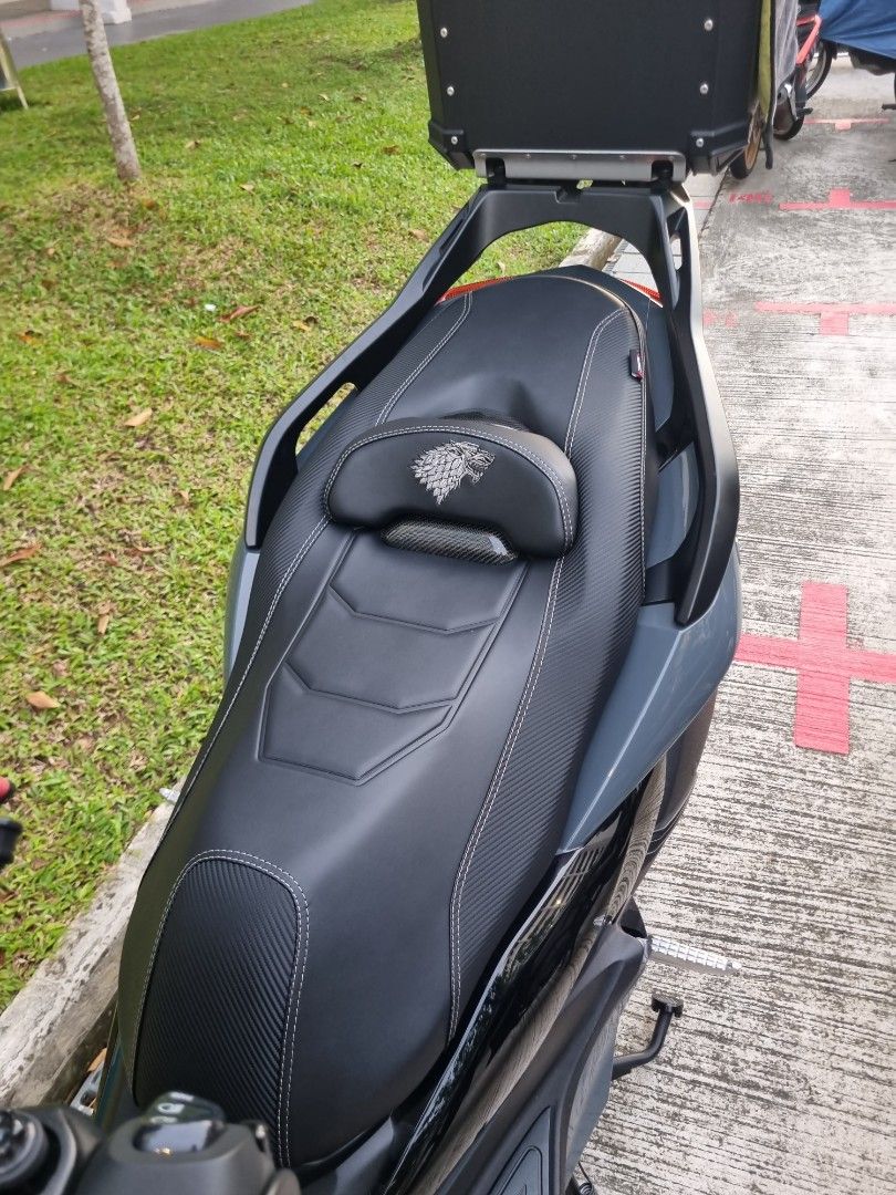 Yamaha Xmax sports comfort seat with carbon. Custom G.O.T Embroidery ...